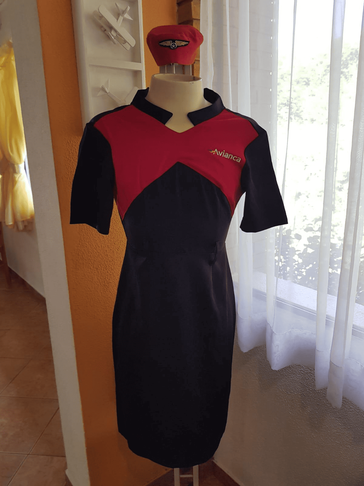 Uniforme de Comissária Avianca Brasil - AeroJota Mercado Aeronáutico